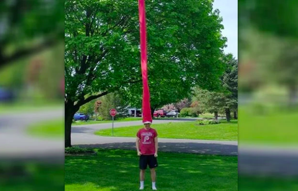 American Man Sets New World Record for Tallest Hat - ThePenPK